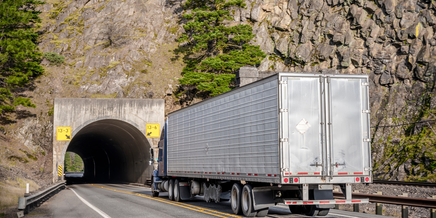 Guide To Tunnels In A Semi-Truck | Phoenix Truck Driving Institute